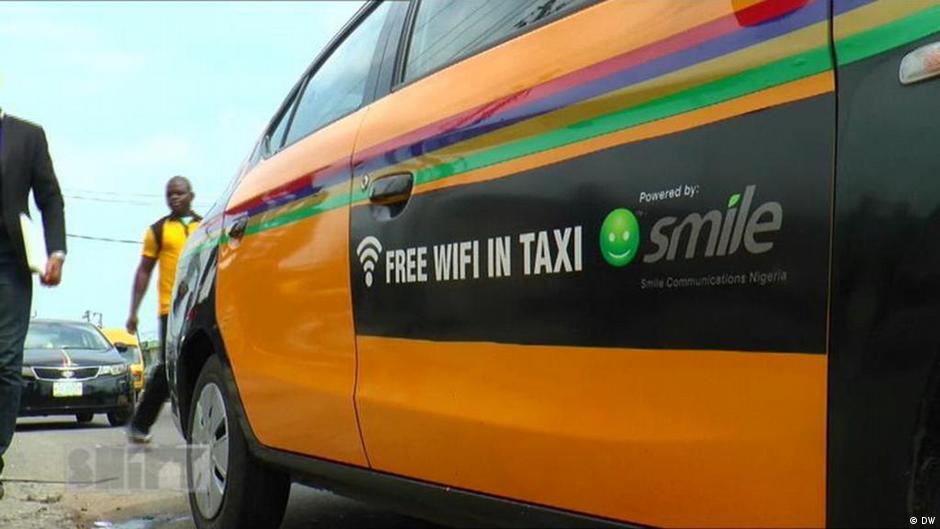 Surfing with Wi-Fi in a taxi – DW – 10/27/2015