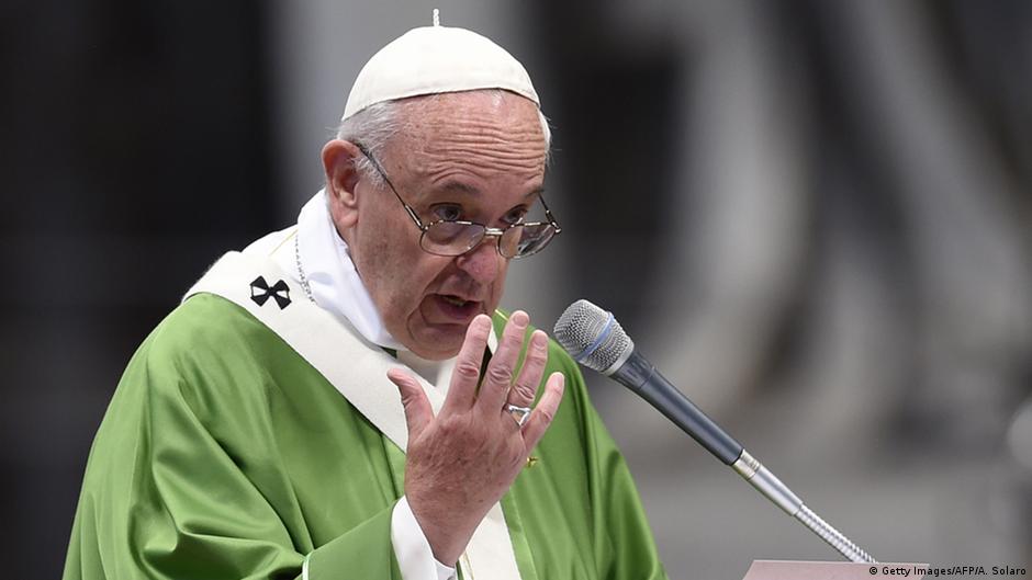 Pope's call for 'more mercy' – DW – 10/25/2015