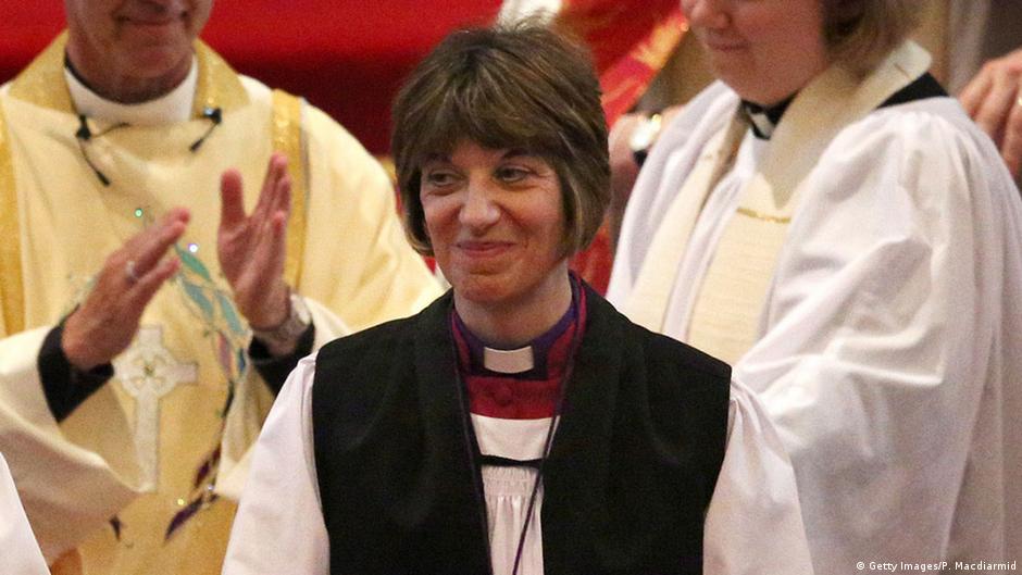 First female bishop takes seat in House of Lords – DW – 10/26/2015