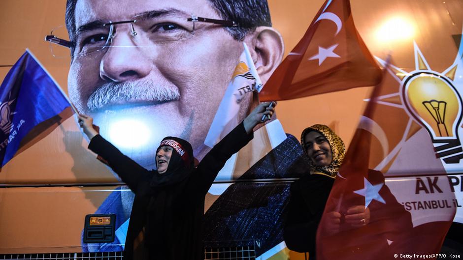 Ruling party in Turkey claims victory – DW – 11/01/2015