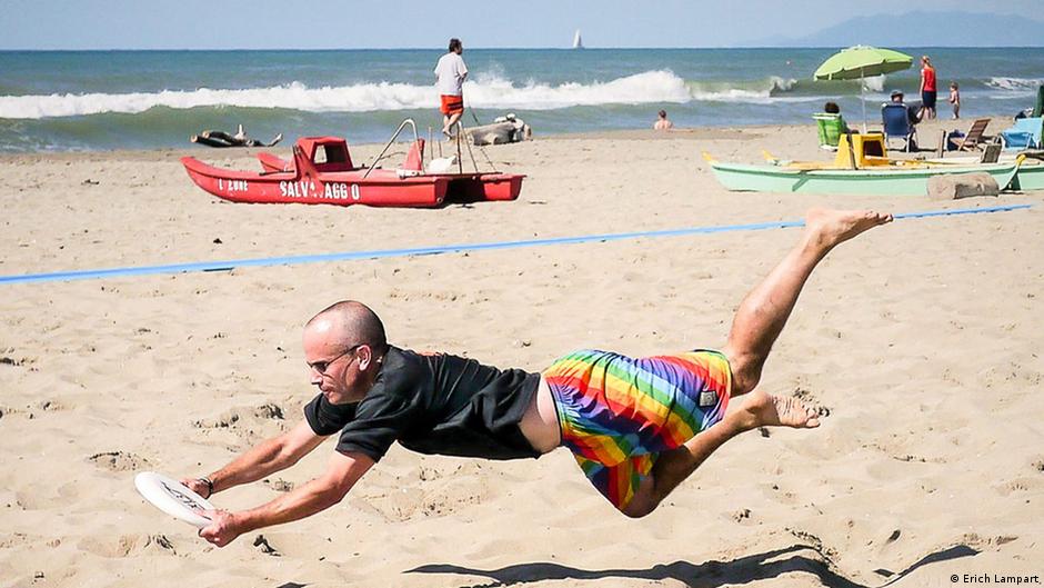 Beach Ultimate Frisbee championship game, Burla Beach Cup, Viareggio ...