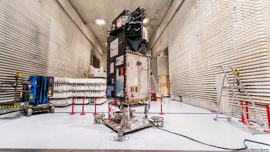 Inside the cleanroom: Europe's Sentinel-3A satellite – DW – 02/15/2016