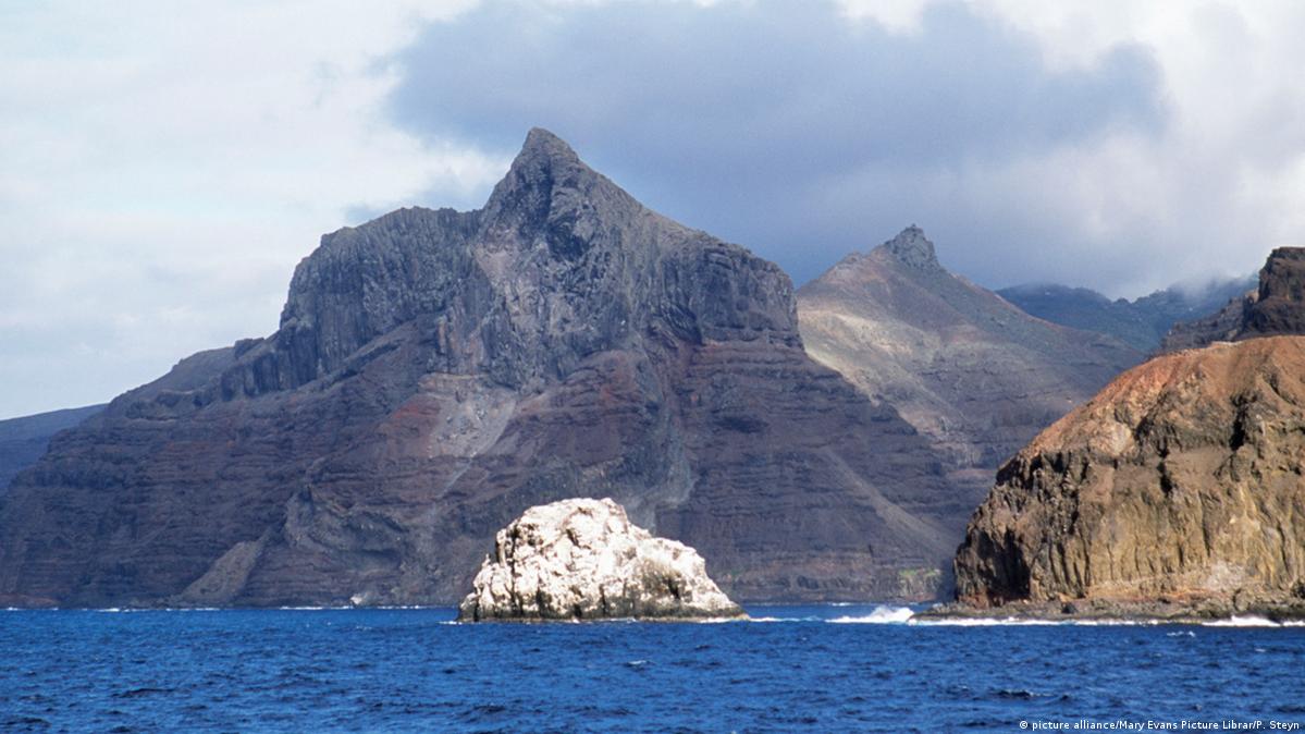 Remote Saint Helena evolves into tourist destination – DW – 11/25/2015