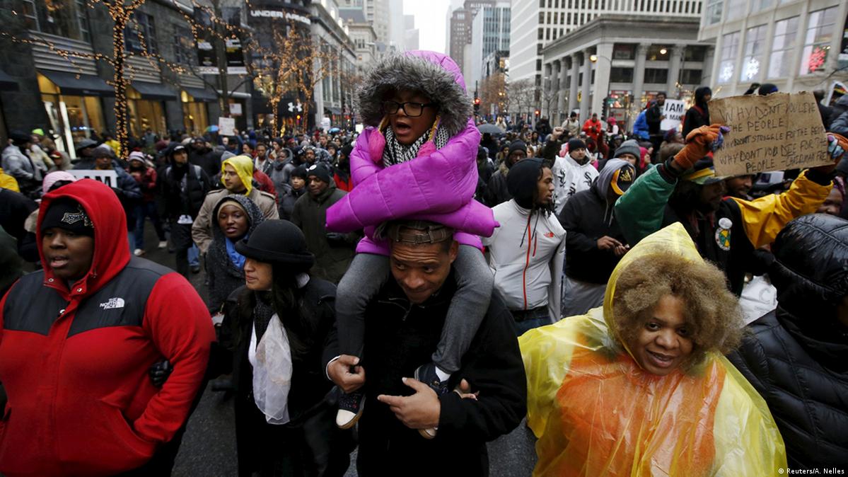 Elusive official accountability in Chicago – DW – 11/28/2015