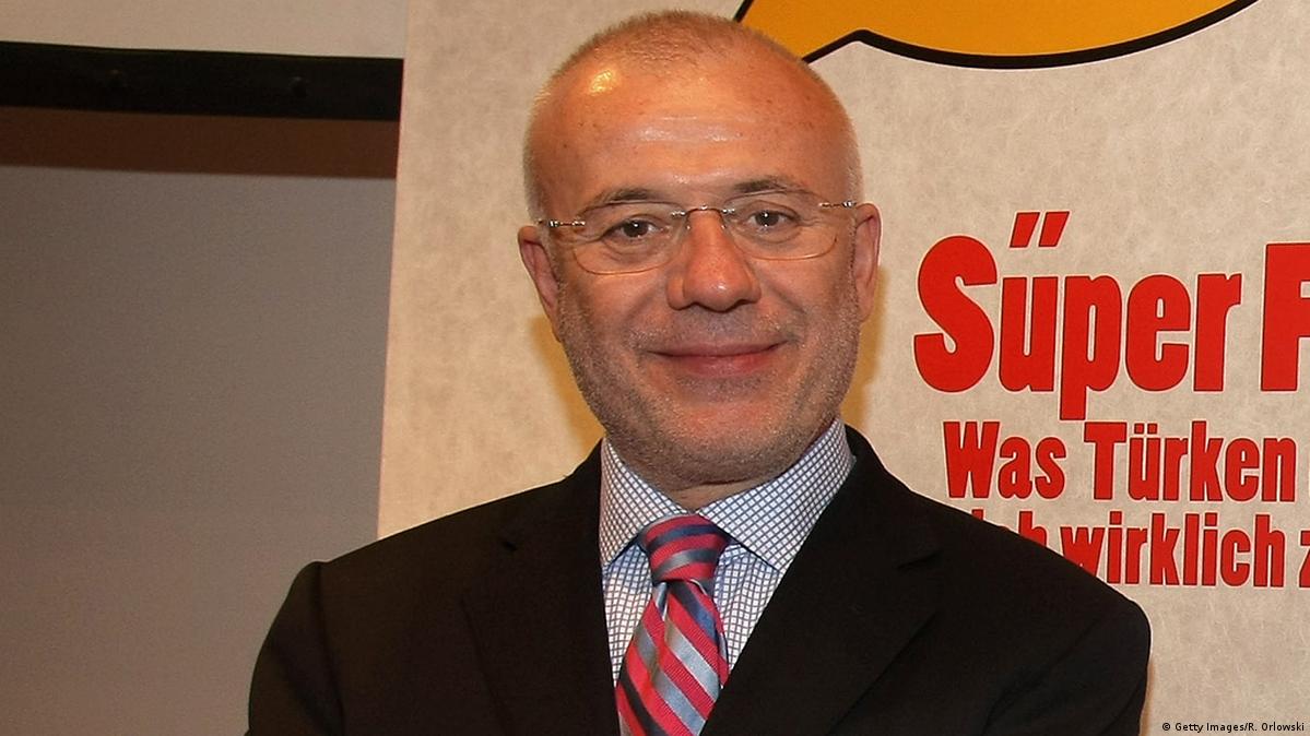 Third Turkish reporter arrested – DW – 11/28/2015