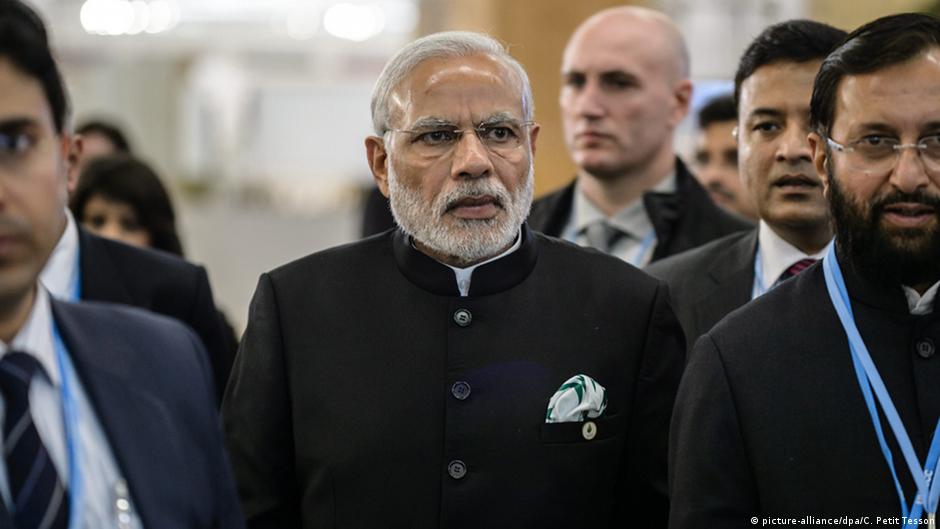 Modi makes historic Pakistan visit – DW – 12/25/2015