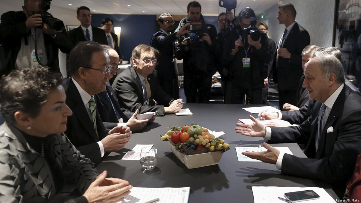 Paris climate summit agrees on text – DW – 12/05/2015