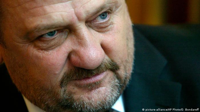 Protests against the Kadyrov Bridge in St. Petersburg | News | DW | 06. ...