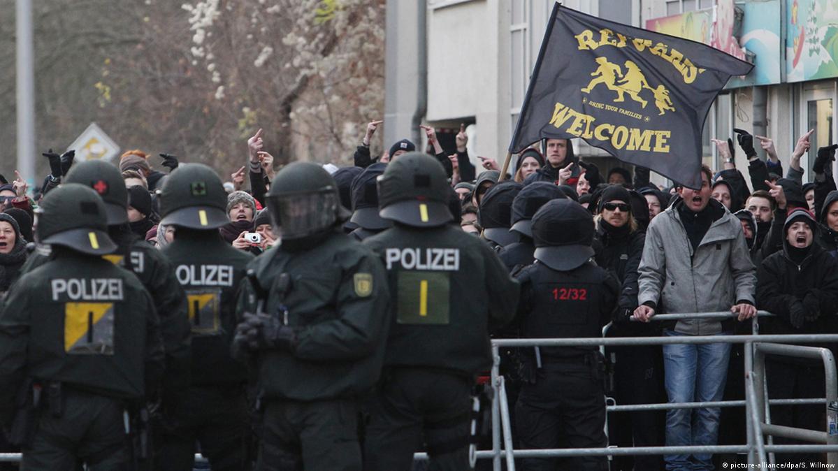 At least 56 injured in Leipzig clashes – DW – 12/12/2015