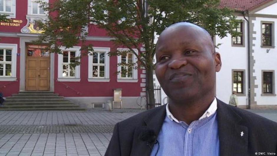 African social worker helps migrants