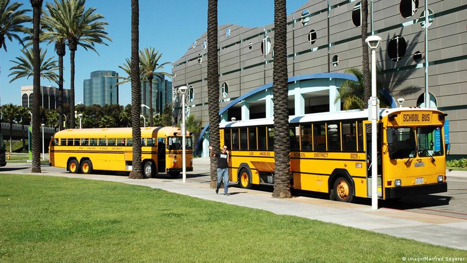 Self-driving buses in California – DW – 03/07/2017