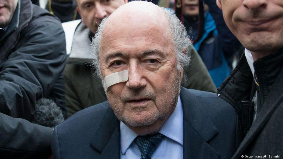 Blatter vows to fight eight-year FIFA ban – DW – 12/21/2015