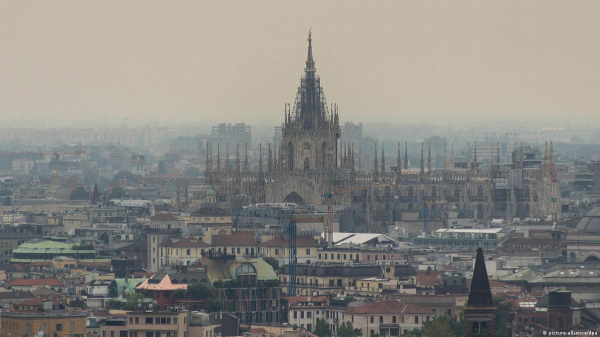 Milan traffic ban to combat smog