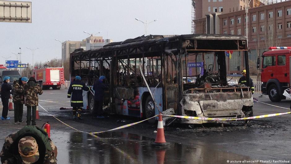 China bus fire kills 17