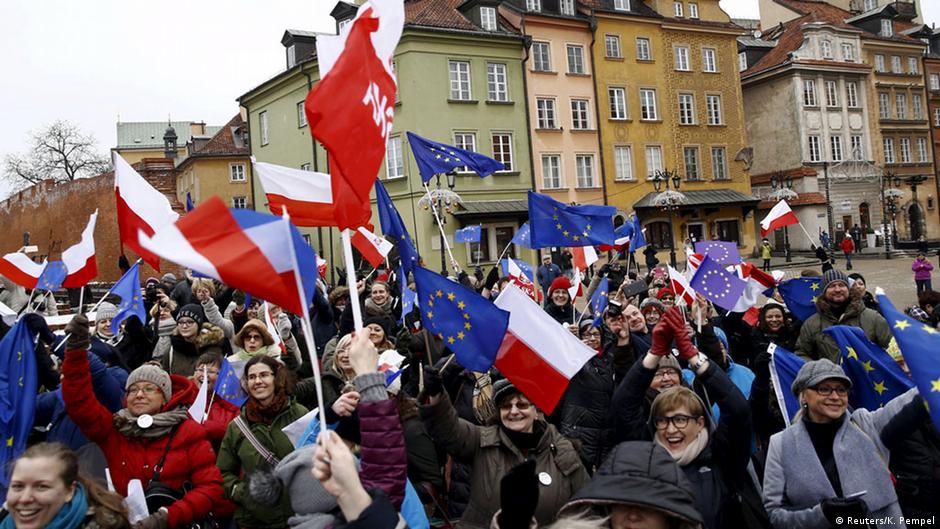 Polish protesters fear unraveling of democracy