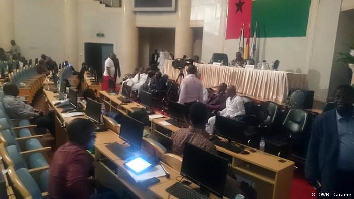 Guiné-Bissau: Parlamento e Governo permanecem de costas voltadas ...