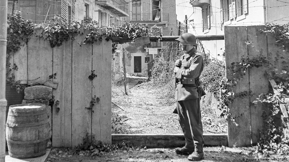 German authorities raid homes in Nazi investigation – DW – 01/29/2016