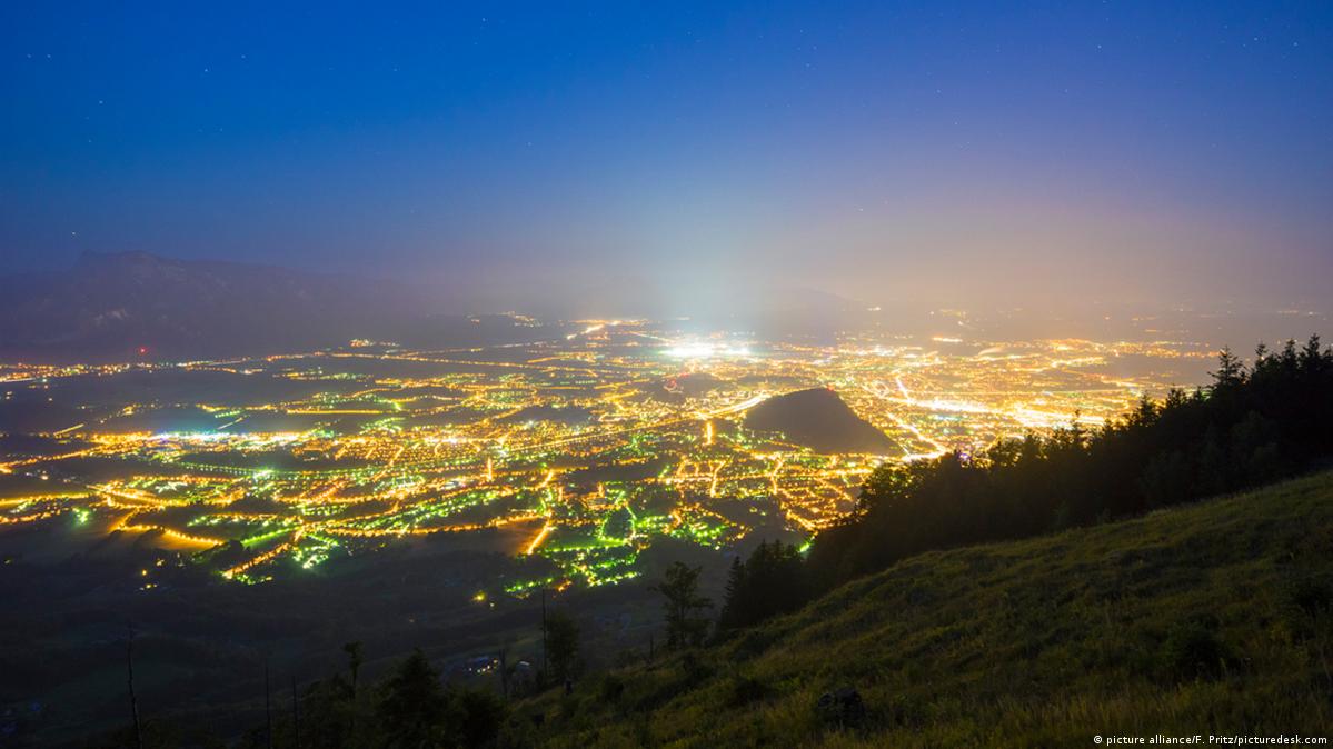 LED-technology increases light pollution across the night sky – DW – 11 ...