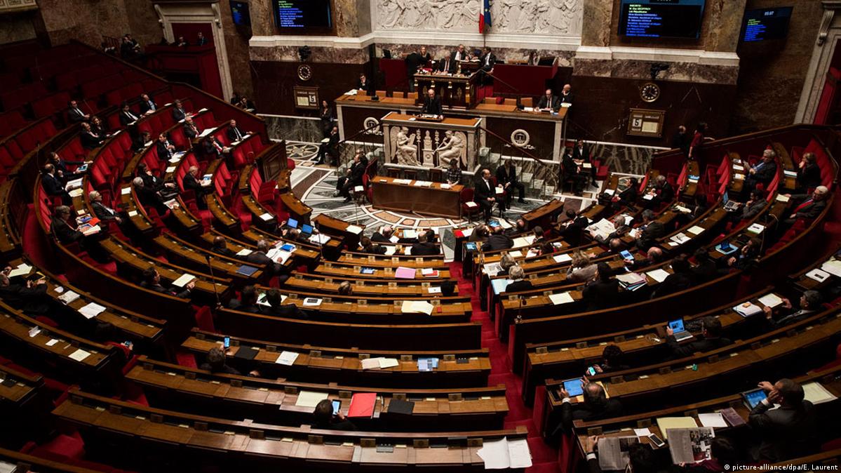 French parliament on state of emergency – DW – 02/09/2016