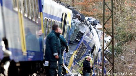 Death toll goes up in Bad Aibling train crash | News | DW | 11.02.2016
