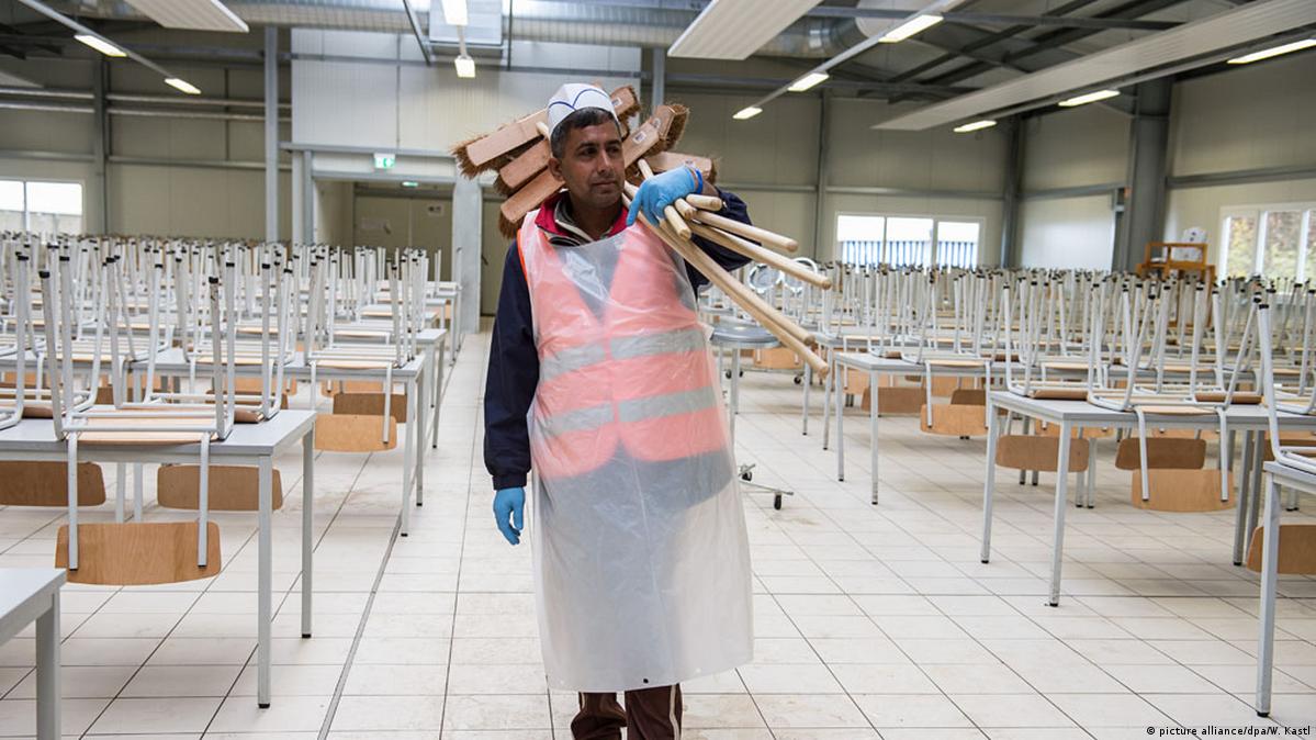 33,000 refugees jobs 'a success' – DW – 07/13/2016