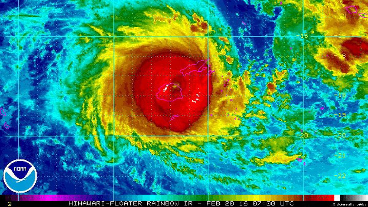 Powerful cyclone tears into Fiji – DW – 02/20/2016