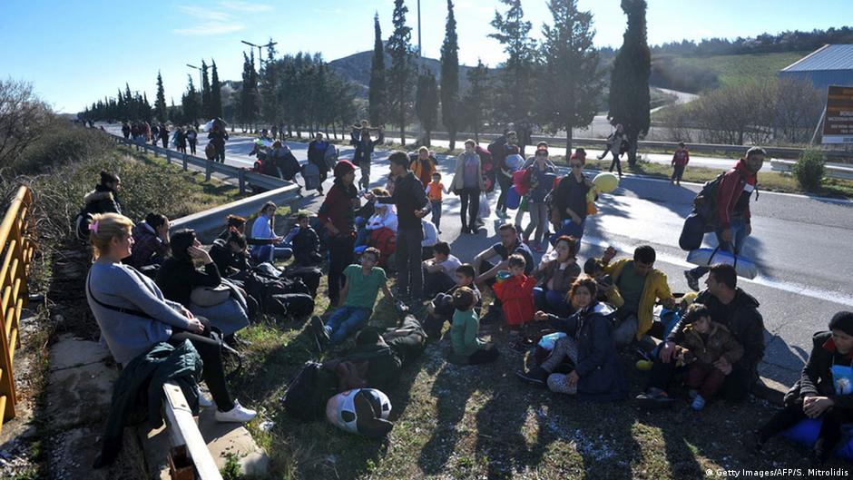 Thousands of migrants stranded in Greece – DW – 02/22/2016