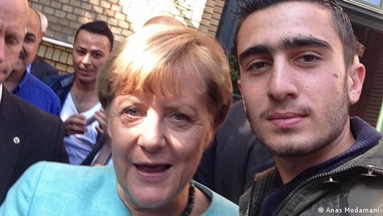 How a selfie with Merkel changed a refugee's life – DW – 03/08/2016