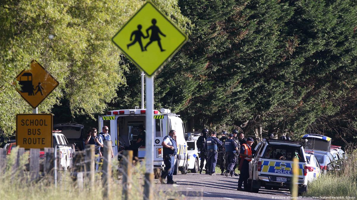 Police officers shot in New Zealand siege – DW – 03/09/2016