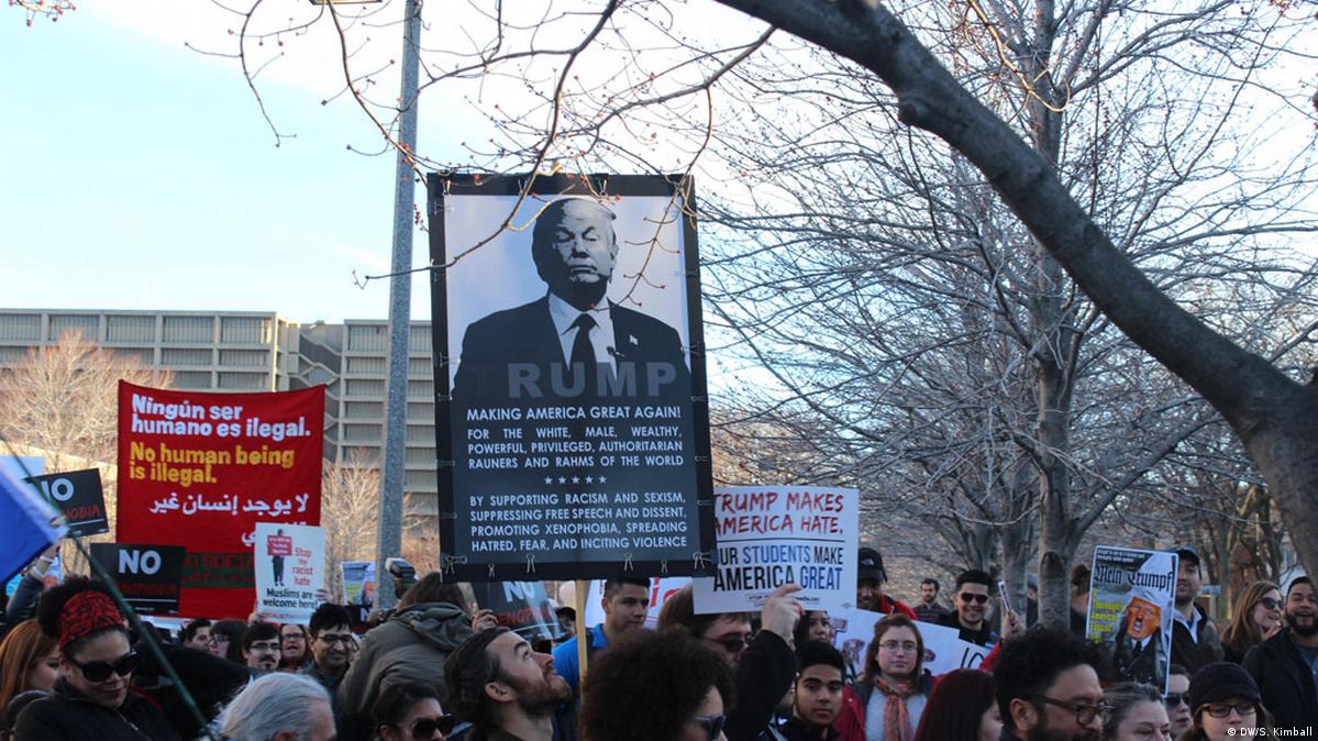 Chicago protests force Trump to call off rally – DW – 03/12/2016