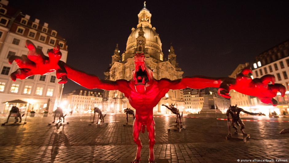 66 wolf statues erected in Dresden to protest far right – DW – 03/15/2016