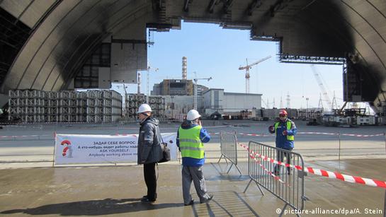 Chernobyl's new protective shell – DW – 04/26/2016