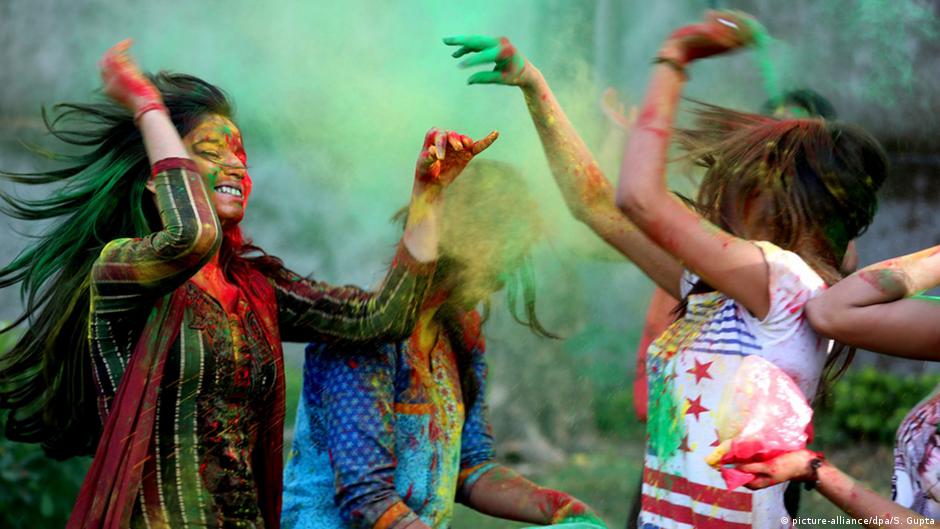 Hello spring! India celebrates the Holi festival