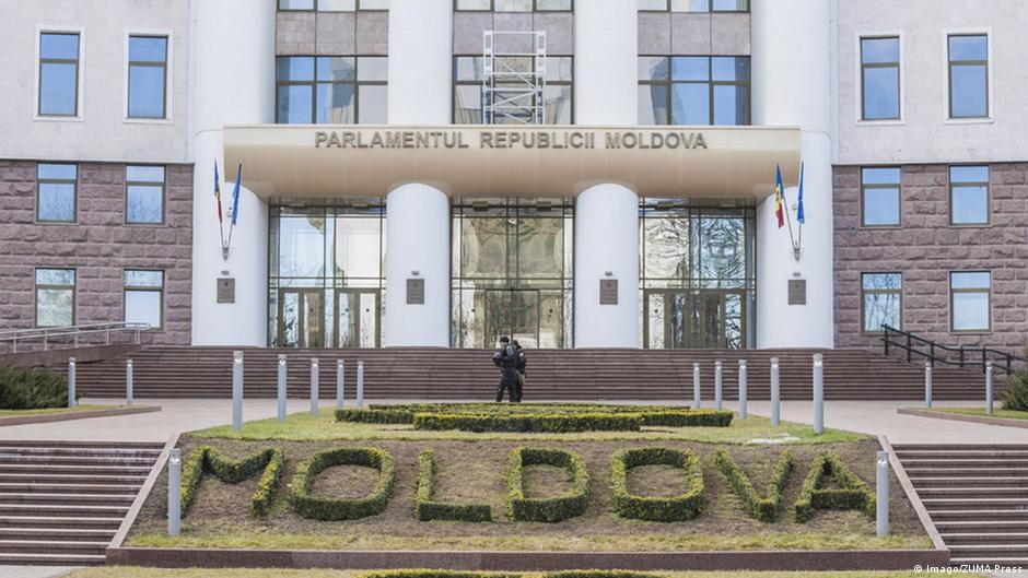 Moldovan oligarch's party steps down