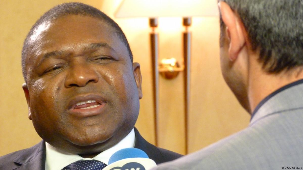 Filipe Nyusi: "Moçambique vai ultrapassar todas as crises" – DW – 20/04 ...