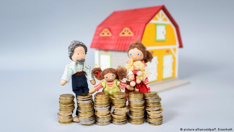 Germany struggles to keep its middle class – DW – 12/04/2021