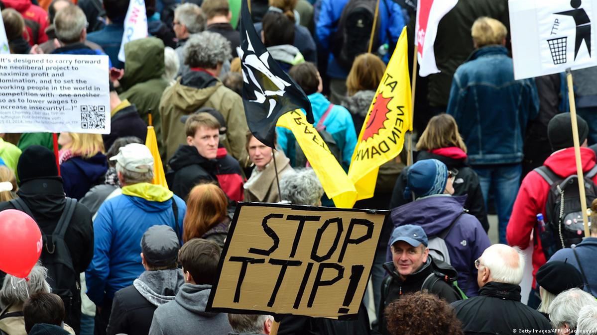 TTIP protest ahead of Obama visit – DW – 04/23/2016