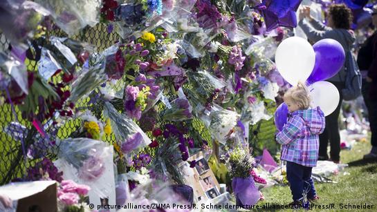 Prince cremated in private ceremony – DW – 04/24/2016
