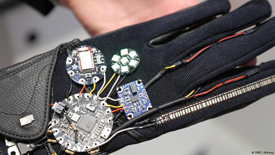 The future in wearable technology – DW – 04/26/2016