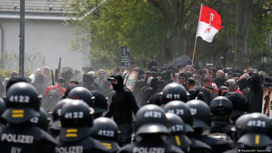 Extremist views on the rise? – DW – 06/16/2016