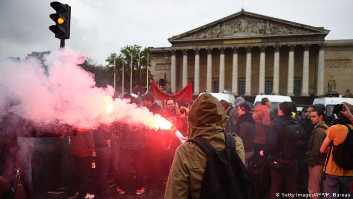 Opinion: Uncertain Hollande finally stands firm | Opinion | DW | 19.05.2016