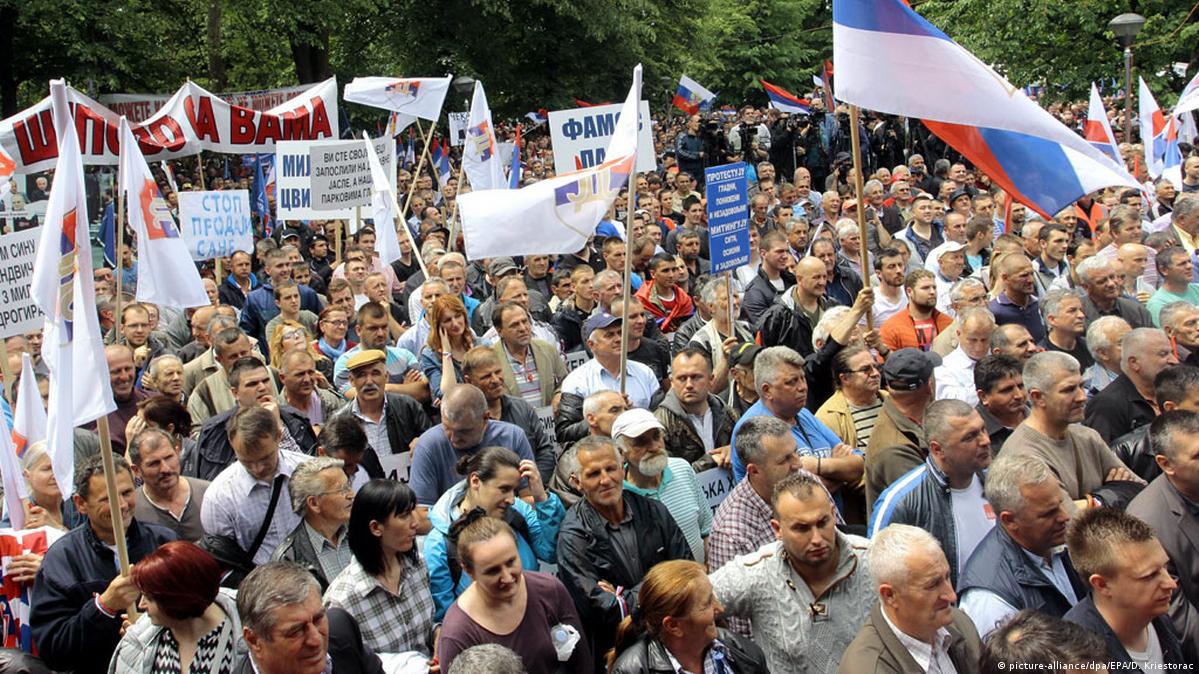 Serb reformers and nationalists hold protests – DW – 05/14/2016