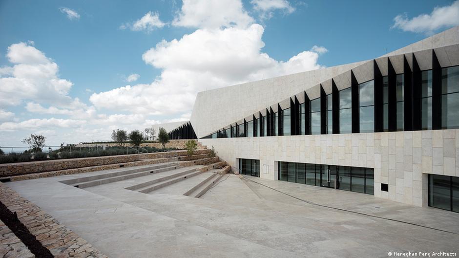 Palestinian Museum dedicates first exhibition to Jerusalem – DW – 08/28 ...