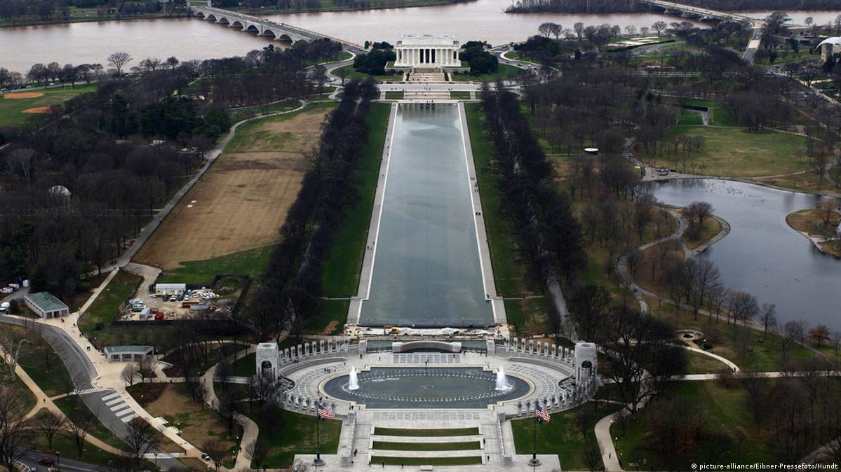 Full-footage video alters Washington rally image