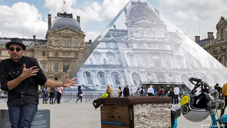 JR makes the Louvre pyramid disappear – DW – 05/27/2016