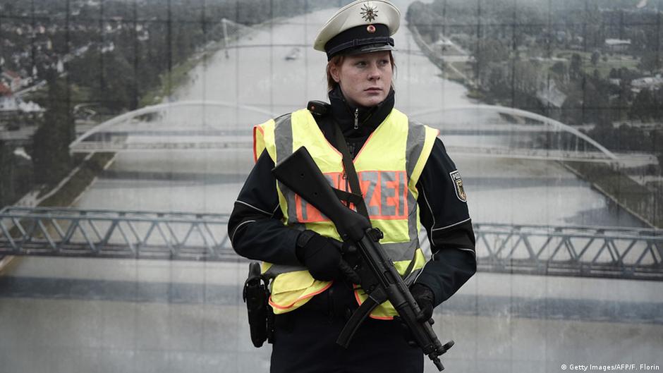 Gabriel calls for thousands of new police posts – DW – 06/13/2016