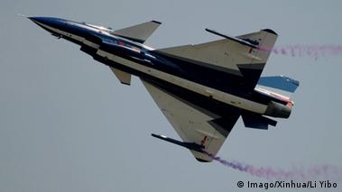 US and China spar over plane intercept – DW – 05/28/2017