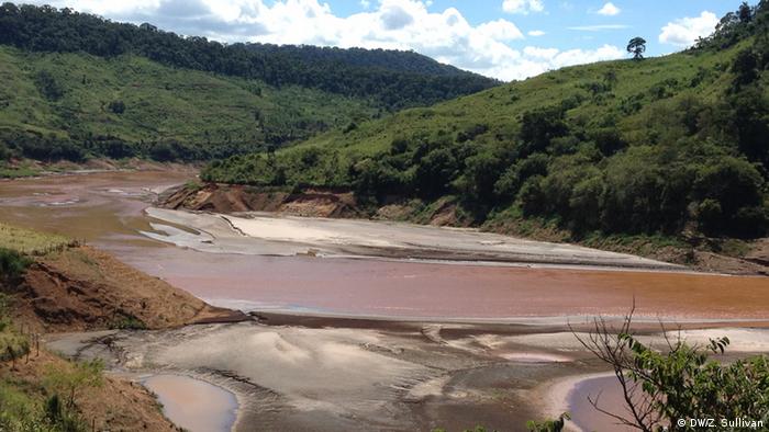 Brazil′s Doce River still foul eight months after dam collapse ...