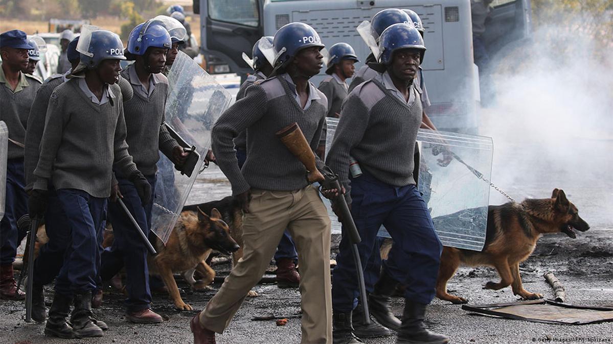 Zimbabuwe: 'Yan sanda sun tarwatsa zanga-zangar adawa – DW – 07/12/2017