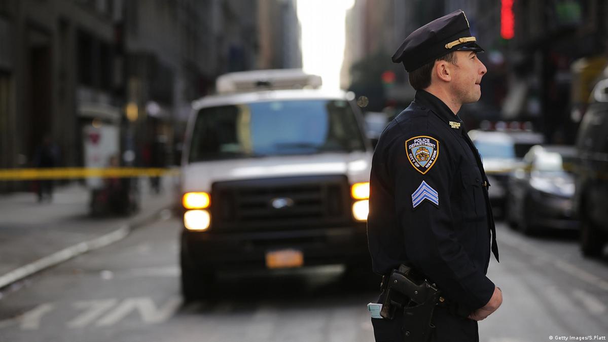 FBI checks US election eve terror warning – DW – 11/05/2016